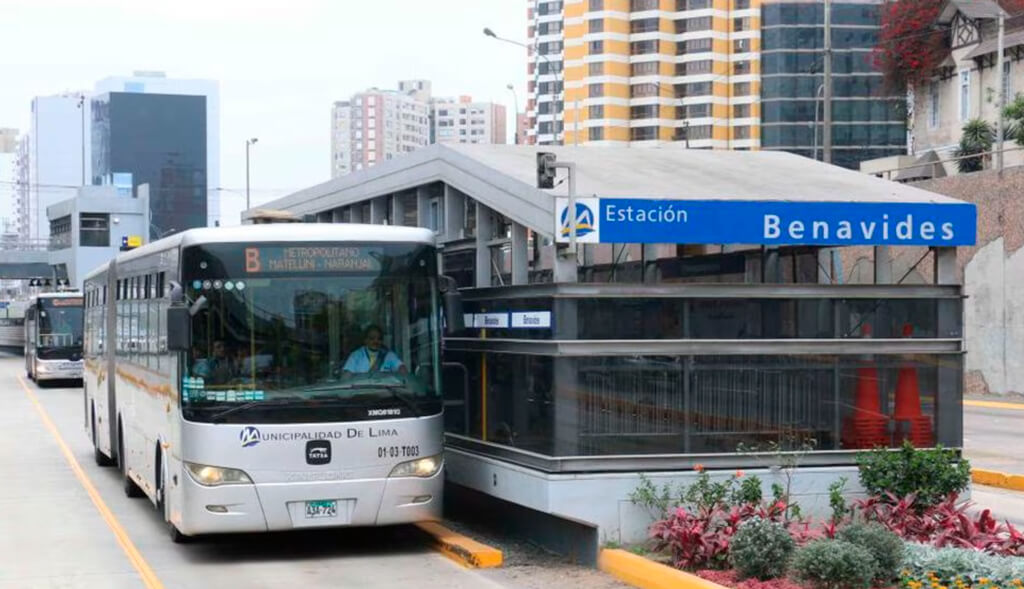 Estación Benavides: Paradero del Metropolitano en Miraflores